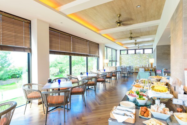 Café da manhã com buffet nos fins de semana (JPY 2300 por pessoa) 