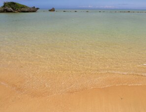 Perto da praia, areia branca 
