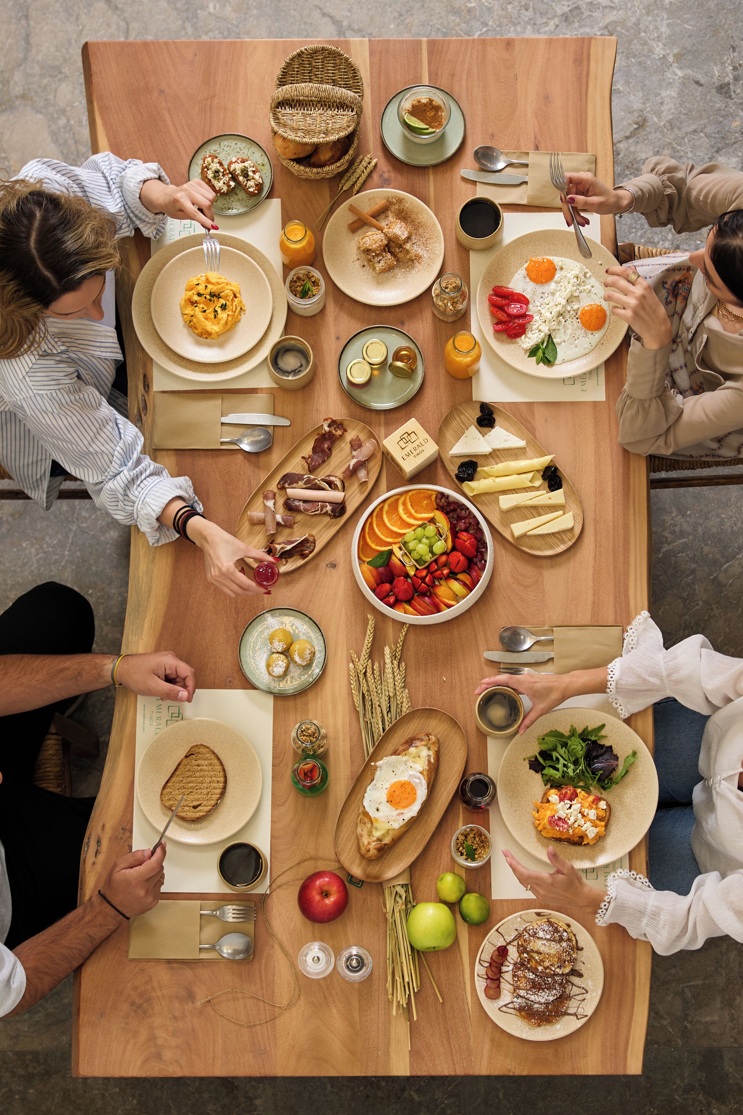 Pequeno-almoço completo diário incluído 