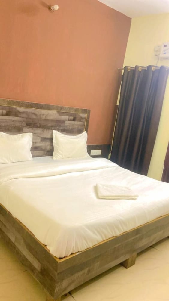 Hotel Raas Ramayana - Lucknow