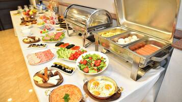 Pequeno-almoço tipo buffet diário incluído