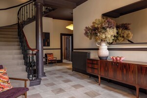 Área de estar no saguão