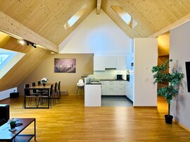 Apartamento Comfort, vista para o pátio | Sala de estar | TV de ecrã plano 