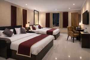 Quarto família, vista para a cidade | Roupas de cama premium, cortinas blackout, quartos à prova de som