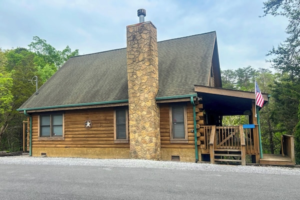 Cabin W/ Deck, Hot Tub & Douglas Lake Resort Perks - Tennessee