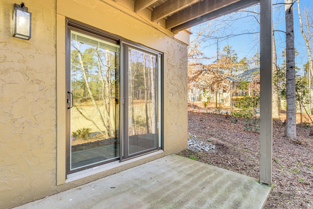 Golf Course View: Modern Keowee Key Condo! - Lake Keowee, SC