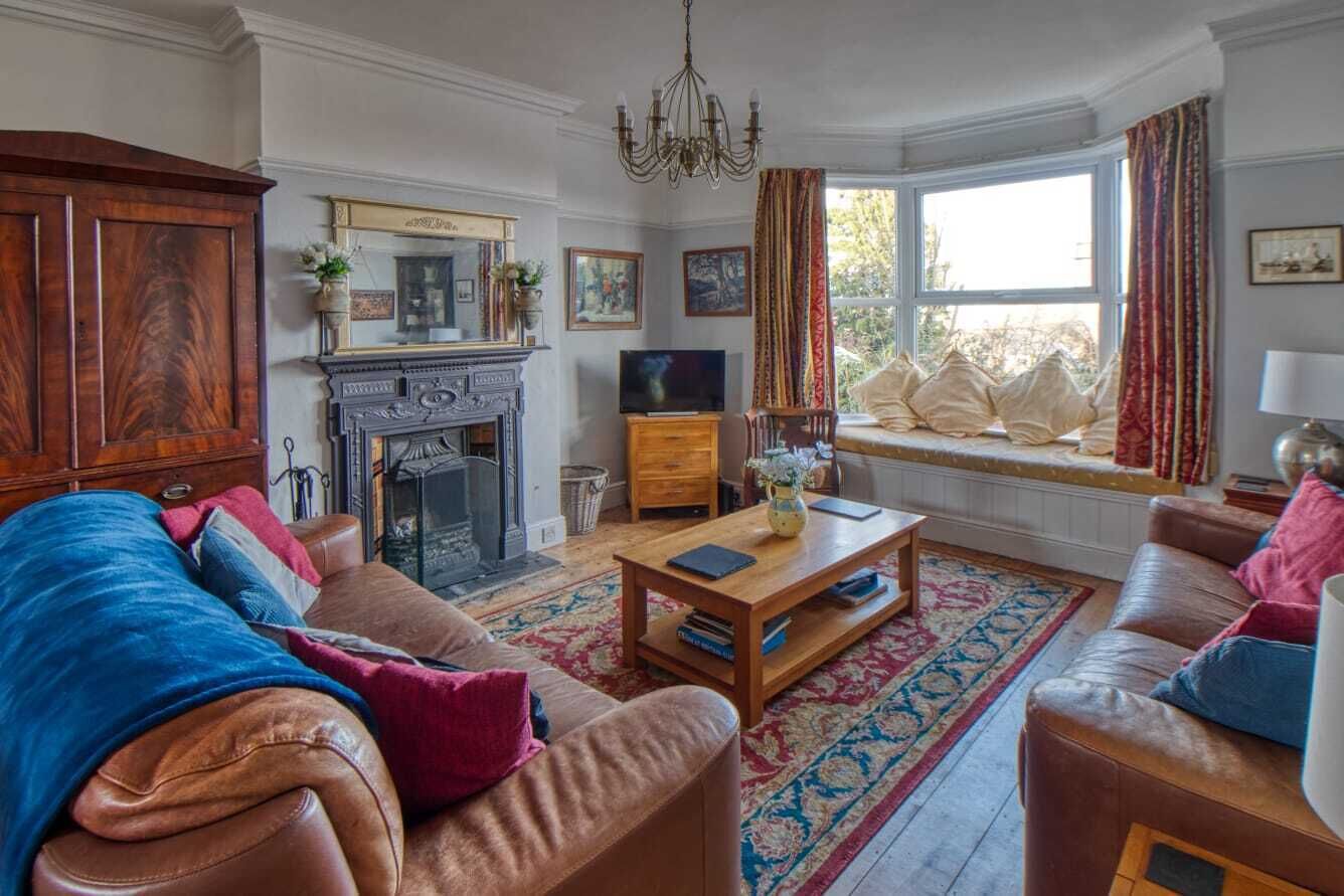 Large Victorian Family Home, Hot Tub, 5 Min Walk To Beach, Pets, Sleeps 11, Bbq - Great Yarmouth