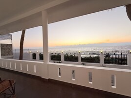 Vila luxo, vista para a praia | Terraço/pátio