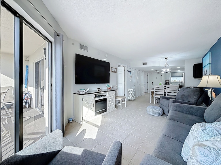 Coastal Oasis | Beachfront Pool | Sunset Views - St. Pete Beach, FL