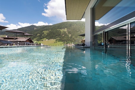 Piscina interior, piscina exterior