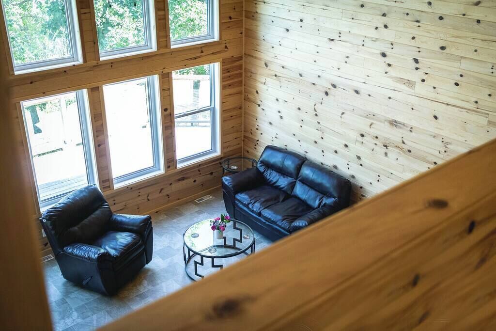 Eagle Nest Cabin - Lakewood Park Cabins - Kenora