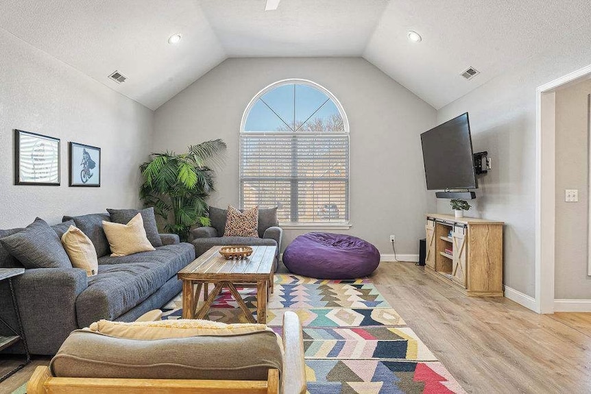 Coler House: Cyclists Retreat With Hot Tub - Rogers, AR