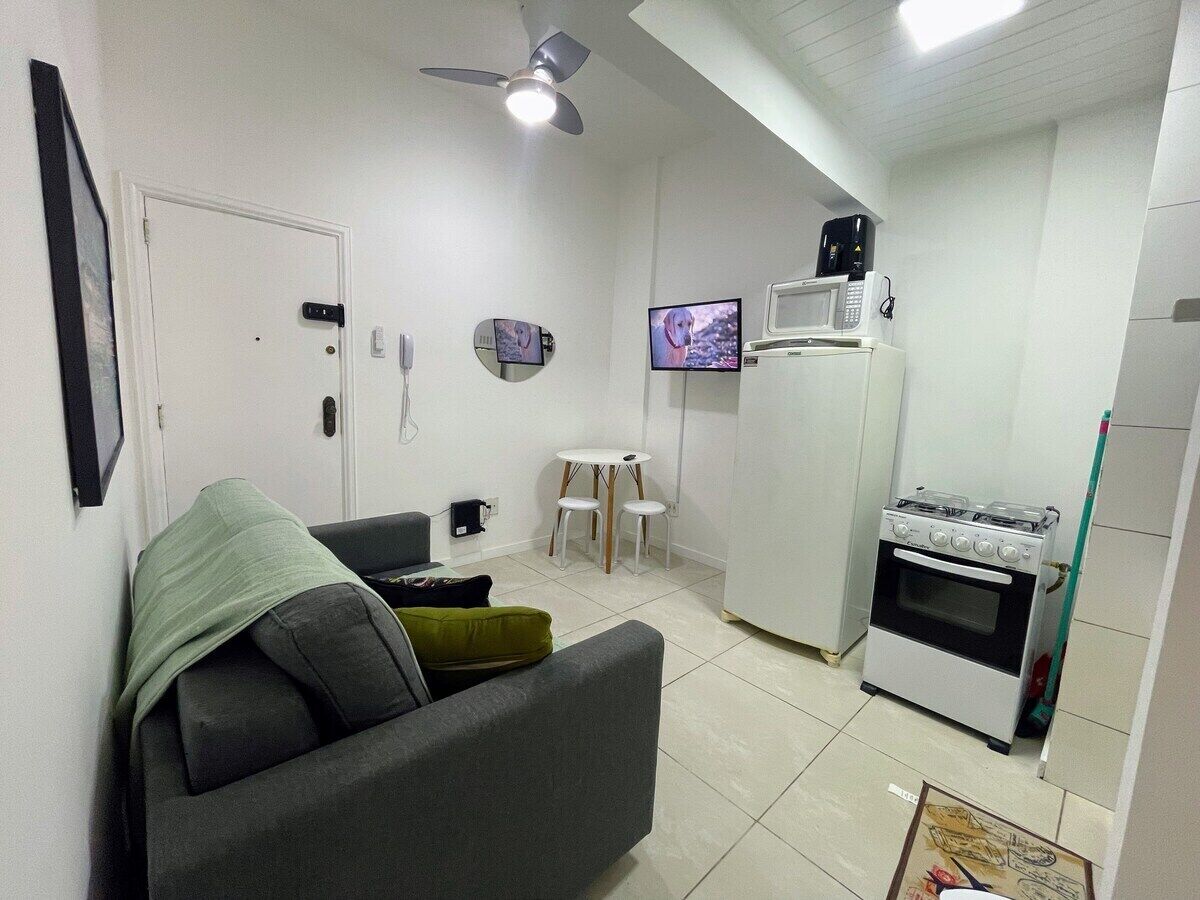 SUH Copacabana 91 | Sala de estar | Smart TV de 30 cm com canais digitais 