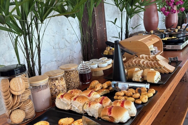 Café da manhã com buffet grátis todos os dias