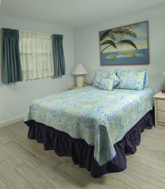 Beach Time Retreat: Enjoy The Comforts Of Coastal Living - Melbourne Beach, FL