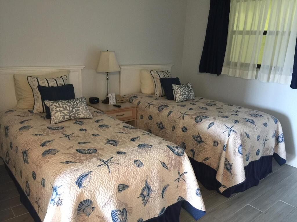 Indialantic Charm: Relaxing Room With Seaside Ambiance | Balcony - Melbourne, FL