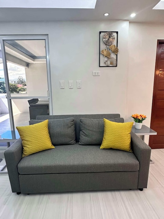 The Penthouse - Barretto,,olongapo City Near Beach And Inflatable Island - Subic