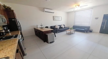 Apartamento, 2 quartos, sacada, vista para a cidade | Área de estar