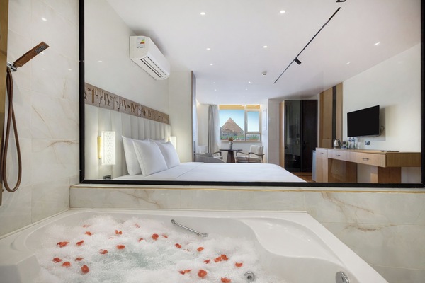 Deluxe suite with pyramids view/jacuzzi | Lençóis de algodão egípcio, roupa de alta qualidade
