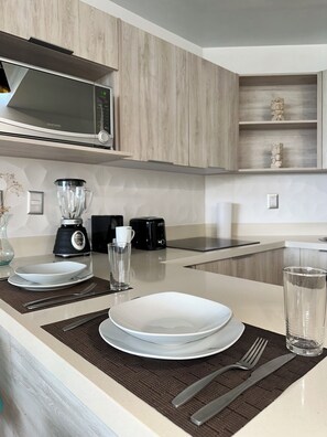 Apartamento Deluxe, varanda, Vista para a cidade | Cozinha privada