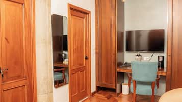 Quarto presidencial | Área de estar | Smart TV 50 polegadas com canais digitais
