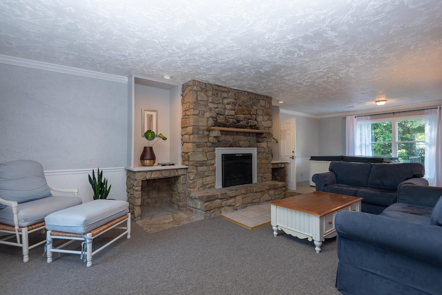 1br, 1ba Luxury Hot Tub Suite - 브라운 카운티