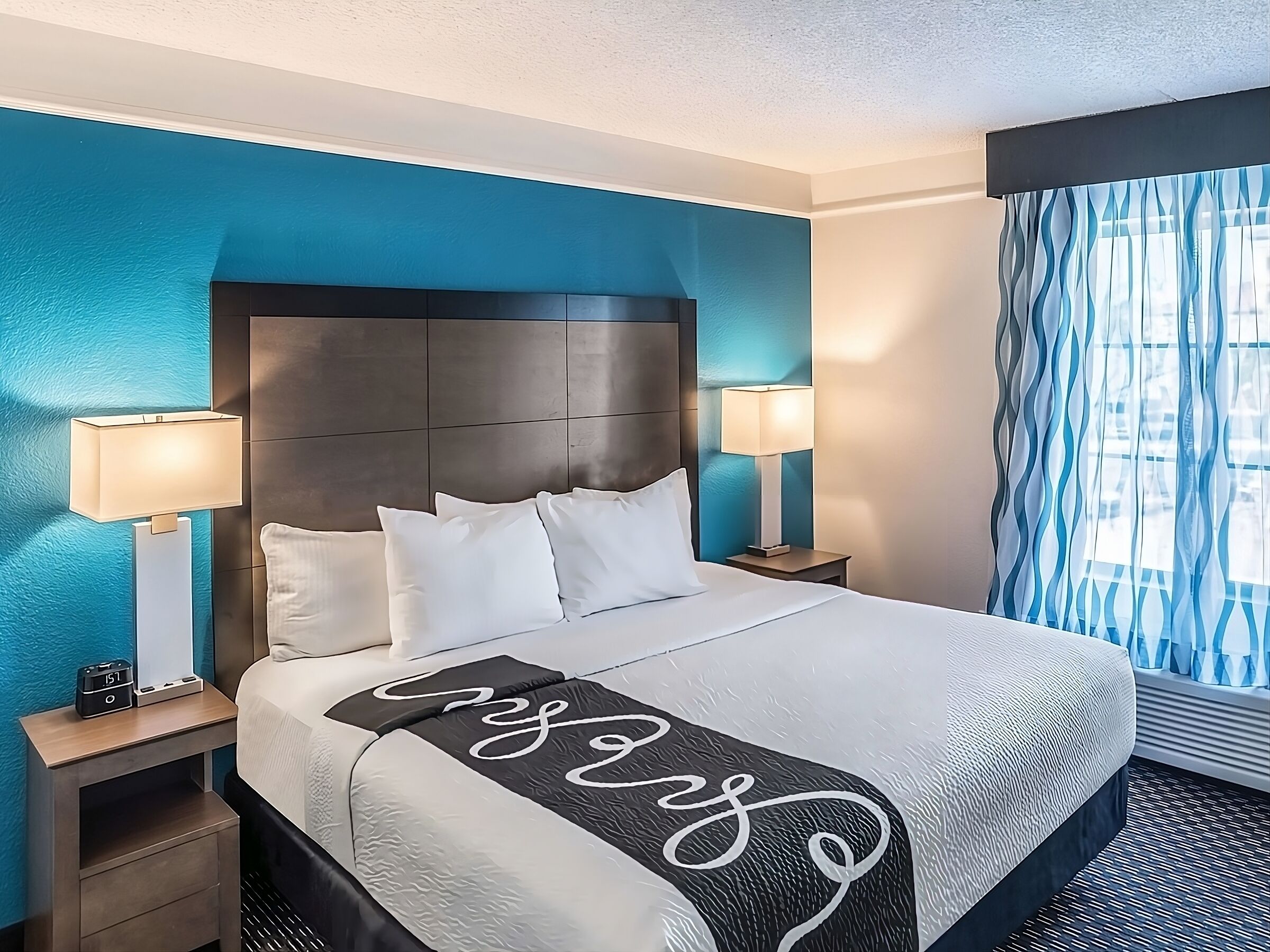 King Deluxe Suite, La Quinta, Spacious & Comfy, Right Off Interstate 10 - Phoenix