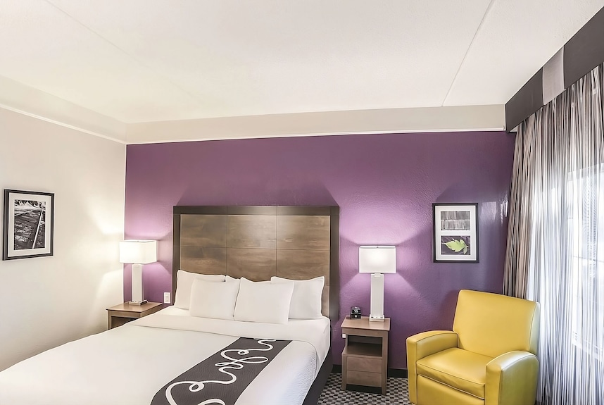 Relax In A Cozy Hotel Room W/ Poolside Loungers & Hot Tub Access - 弗拉格斯塔夫