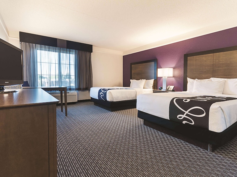 Family-friendly Hotel Room W/ Comfortable Amenities Pool And Hot Tub - Grand Junction, CO