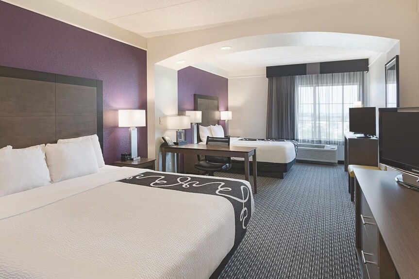 1 King Bed And 1 Full Bed, Deluxe Room, La Quinta Inn, Free Bkf Near At&t Std - Arlington, TX