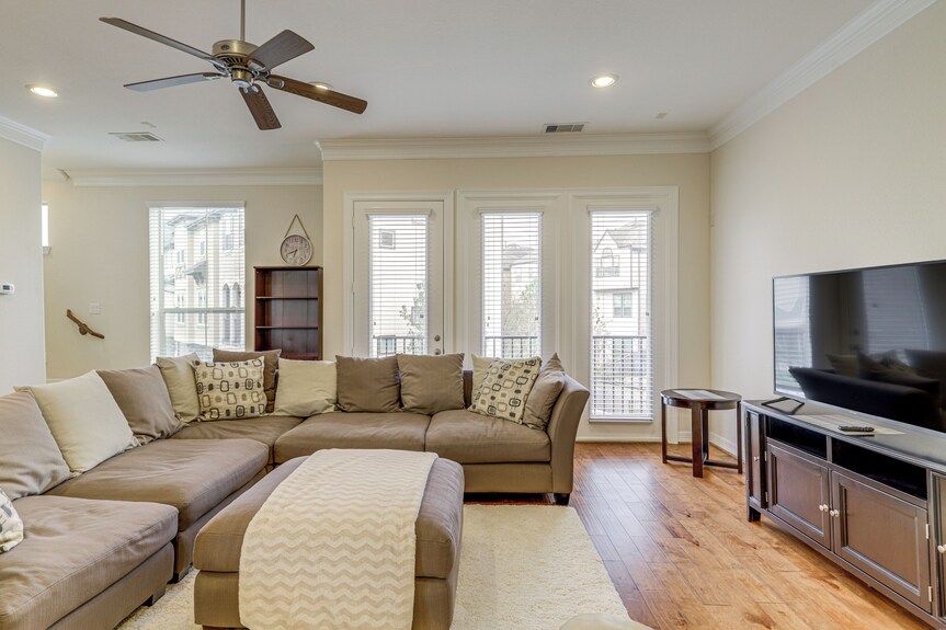 8 Mi To The Galleria: Home W/ Balcony + Yard - Sugar Land, TX