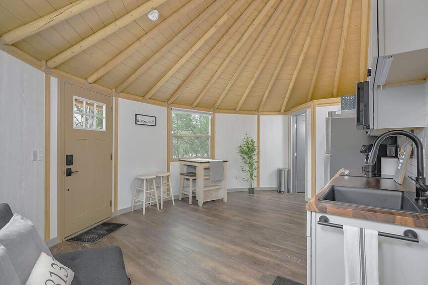 Harlow: Canyon Lake Luxury Yurt Getaway | Hot Tub - Canyon Lake, TX