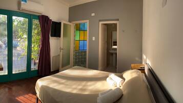 Quarto Duplo Superior, Vista para a cidade | Roupa de alta qualidade, Wi-fi grátis, roupa de cama fornecida