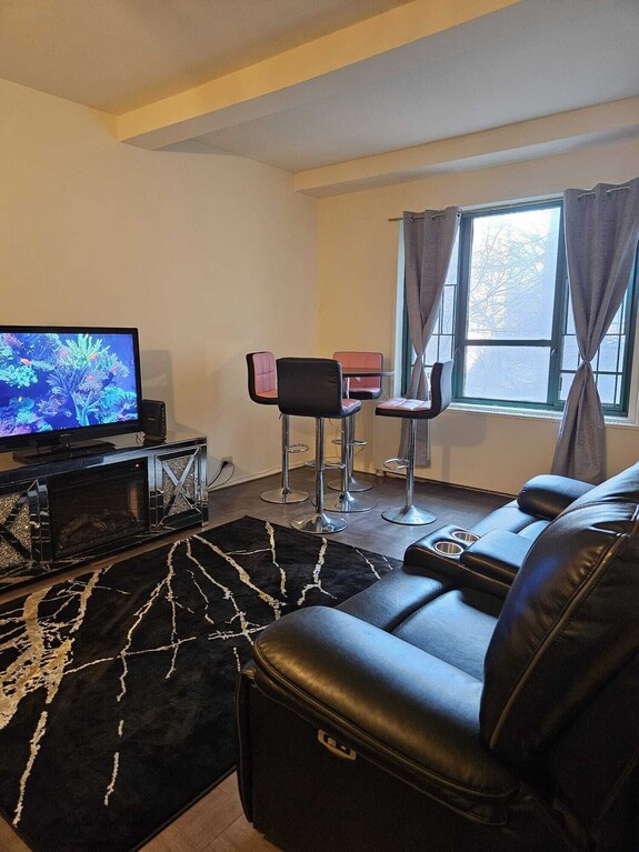 Cozy Condo Quiet Neighborhood In The Bronx! 30 Minutes To Manhattan - Bronx