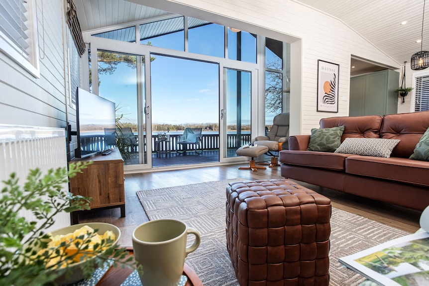 Sandmartin Lodge A Lakeshore Haven @ Pine Lake Resort - Carnforth