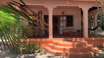 Casa de campo, varanda, vista para o oceano | 1 quarto, cofres nos quartos, individualmente decorados