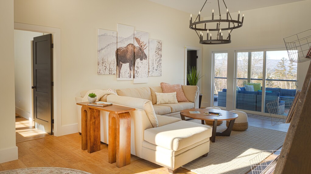 "Owls Nest Resort- New Home With Stunning Mountain Views On The 17th Green. - New Hampshire