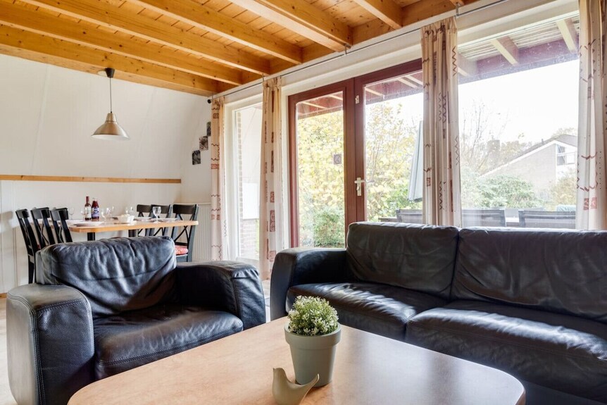 Ooievaar I Bungalow Met Grote Tuin - Assen