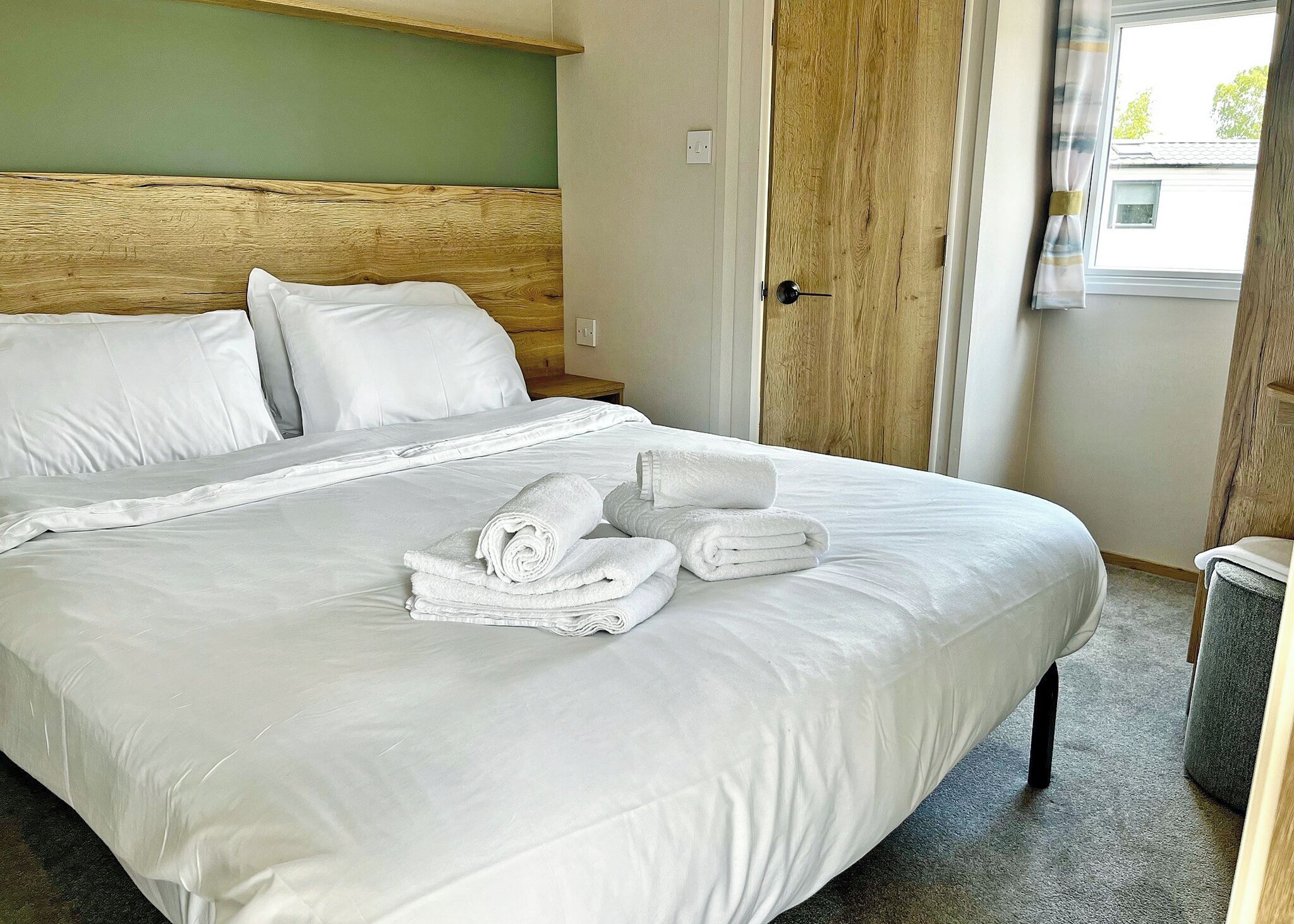 Gold Deluxe 2 Bed Sleeps 6 Pet Friendly - West Midlands