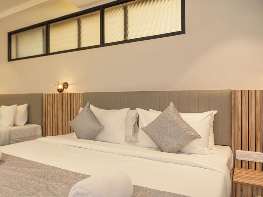 Quarto quádruplo superior | Escrivaninha, espaço de trabalho para notebook