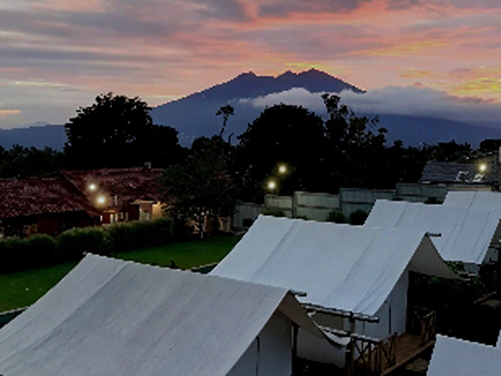 D'royale Tapos Resort Bogor - Bogor