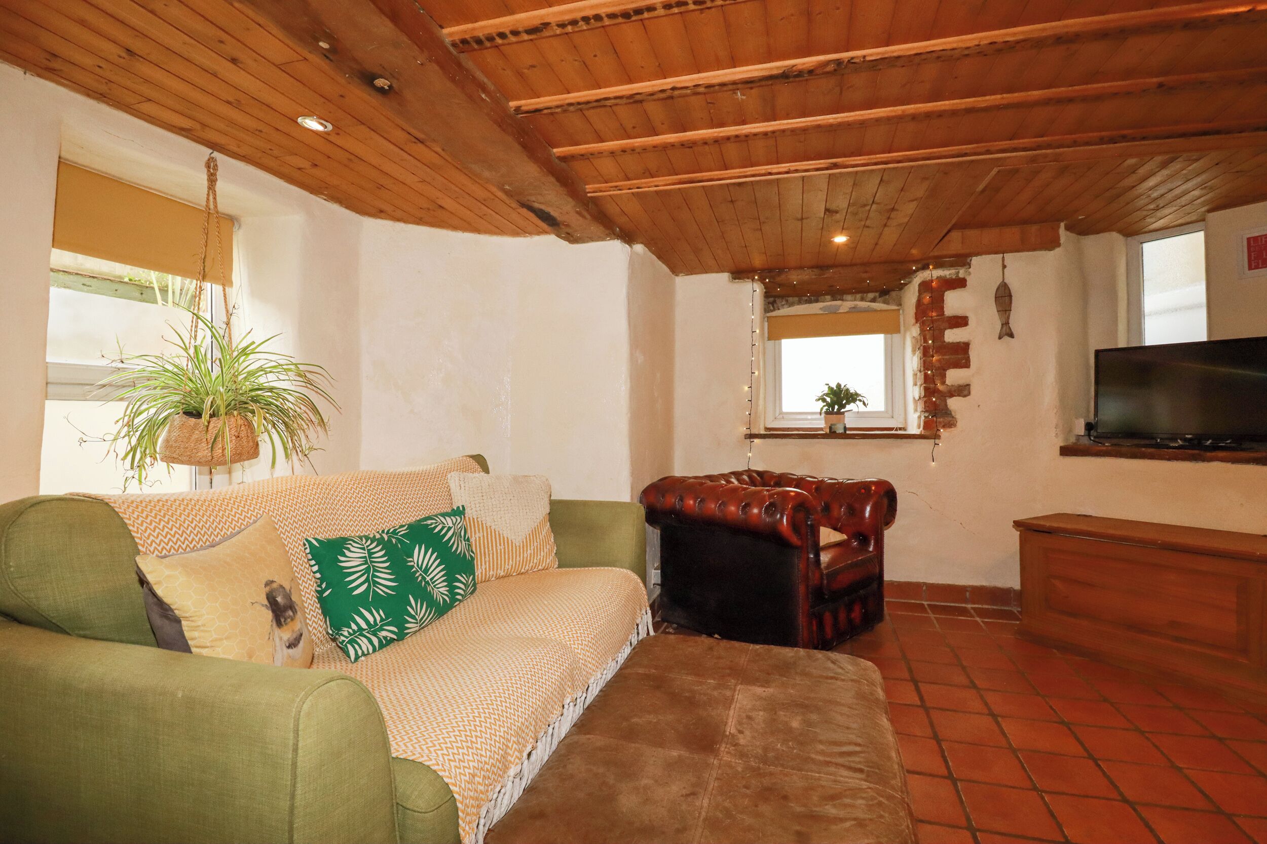 The Cave, Pet Friendly, Country Holiday Cottage In Newquay - Mawgan Porth