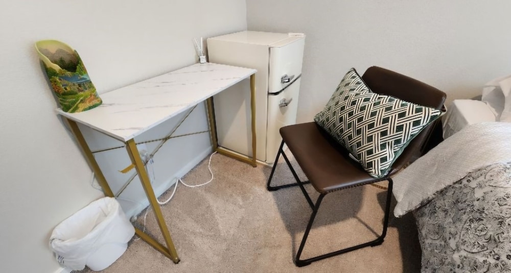 Modern Salem Property - Four Corners | Vrbo