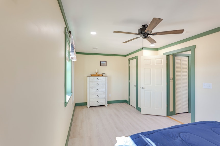 Near Atv Trails: Carlsbad Apt W/ Shared Fire Pit - Carlsbad, NM