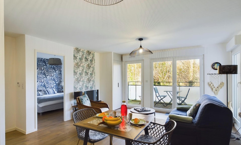 -Birdy- Chaleureux T2, Rénové Avec Parking - Concarneau