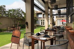 Café da manhã completo grátis todos os dias