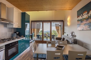 Apartamento, 3 quartos, varanda, vista para o lago | Sala