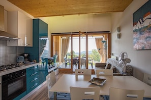 Apartamento, 3 quartos, varanda, vista para o lago | Sala