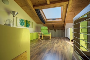 Apartamento, 3 quartos, varanda, vista para o lago | Sala