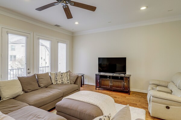 8 Mi To The Galleria: Home W/ Balcony + Yard - Houston, TX